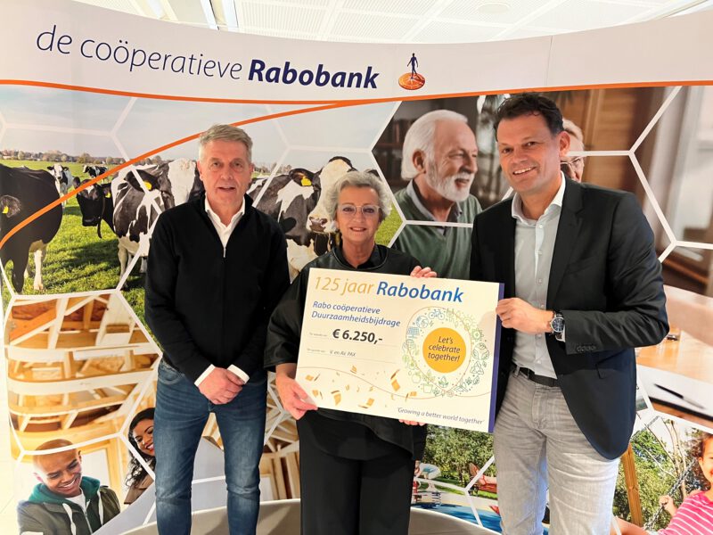 Uitreiking cheque Coöperatieve Duurzaamheidsbijdrage door Rabobank - V ...